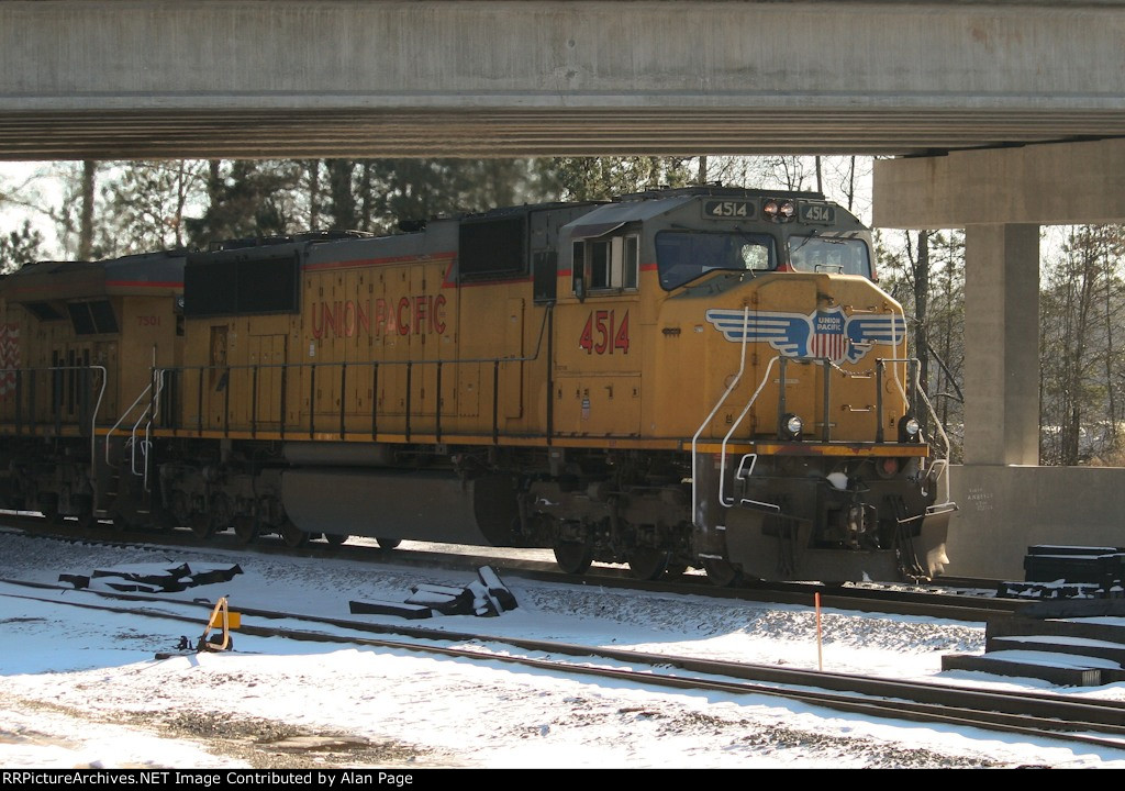 UP SD70M 4514 leads through the snow